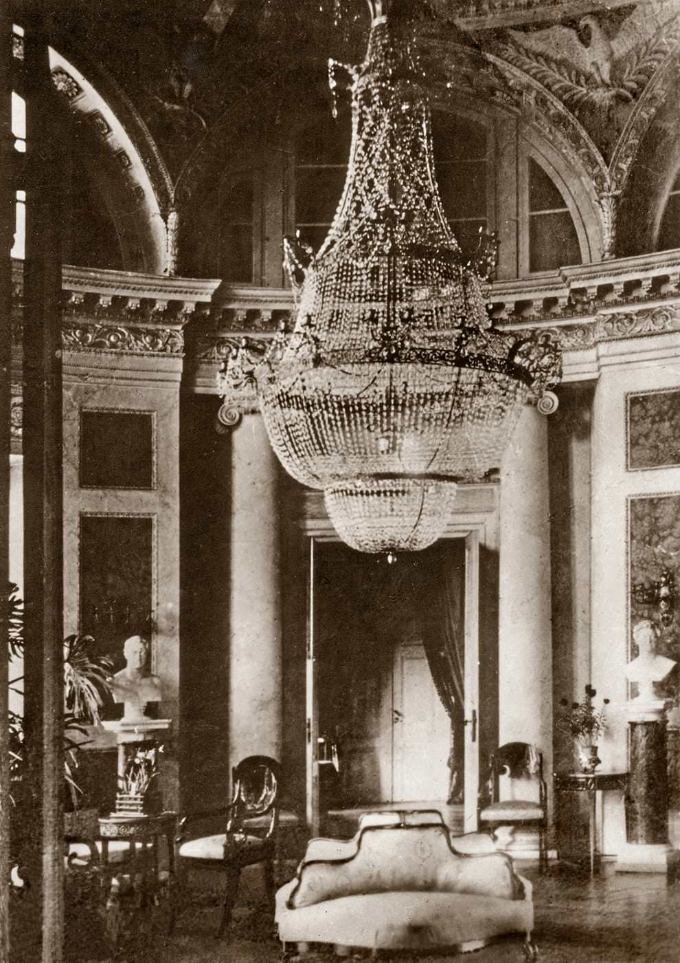 The portraits of Medem family from Eleja Manor – Rundāle Palace